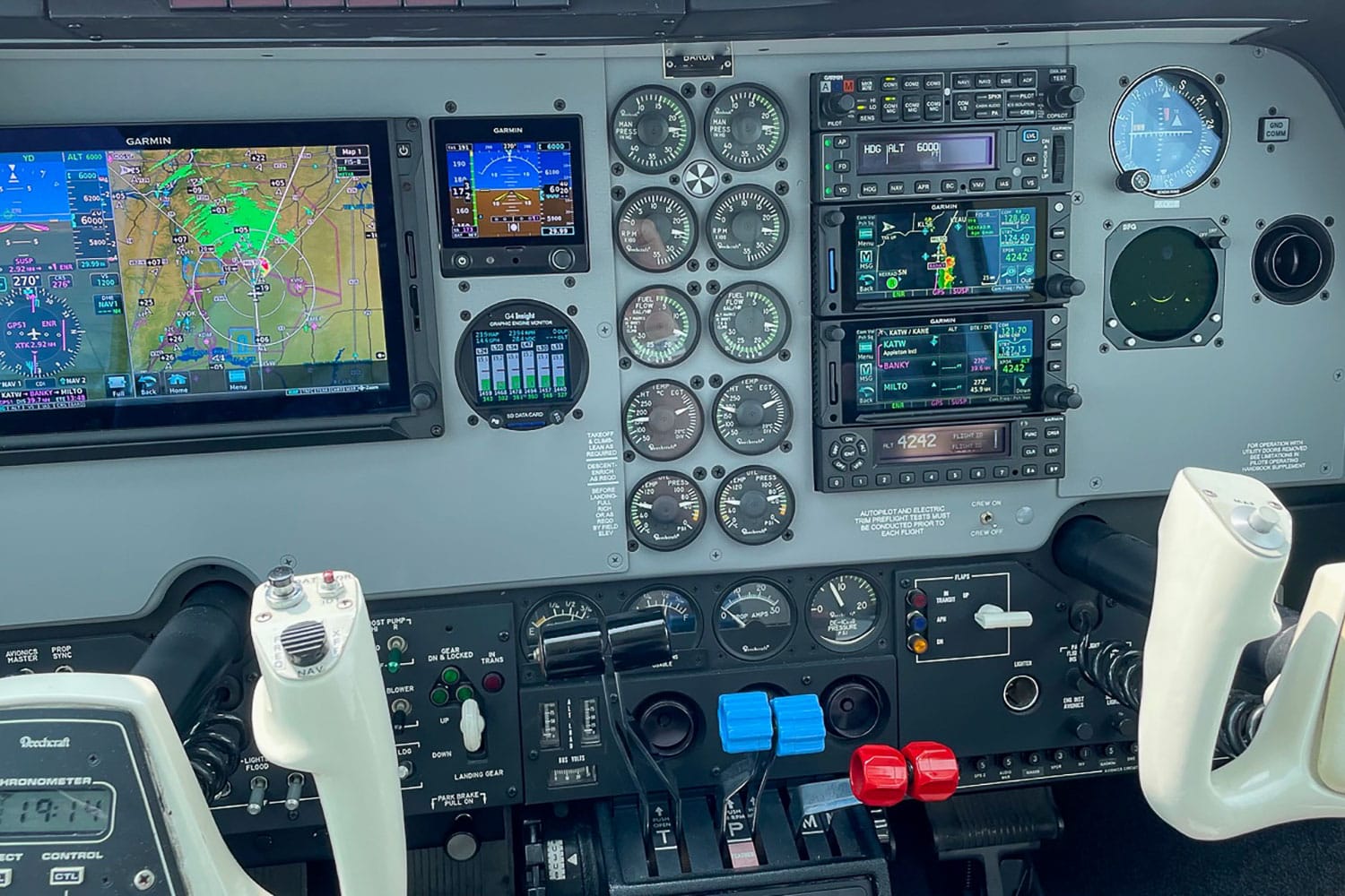 Project Beechcraft Baron - AV8 Modern Avionics